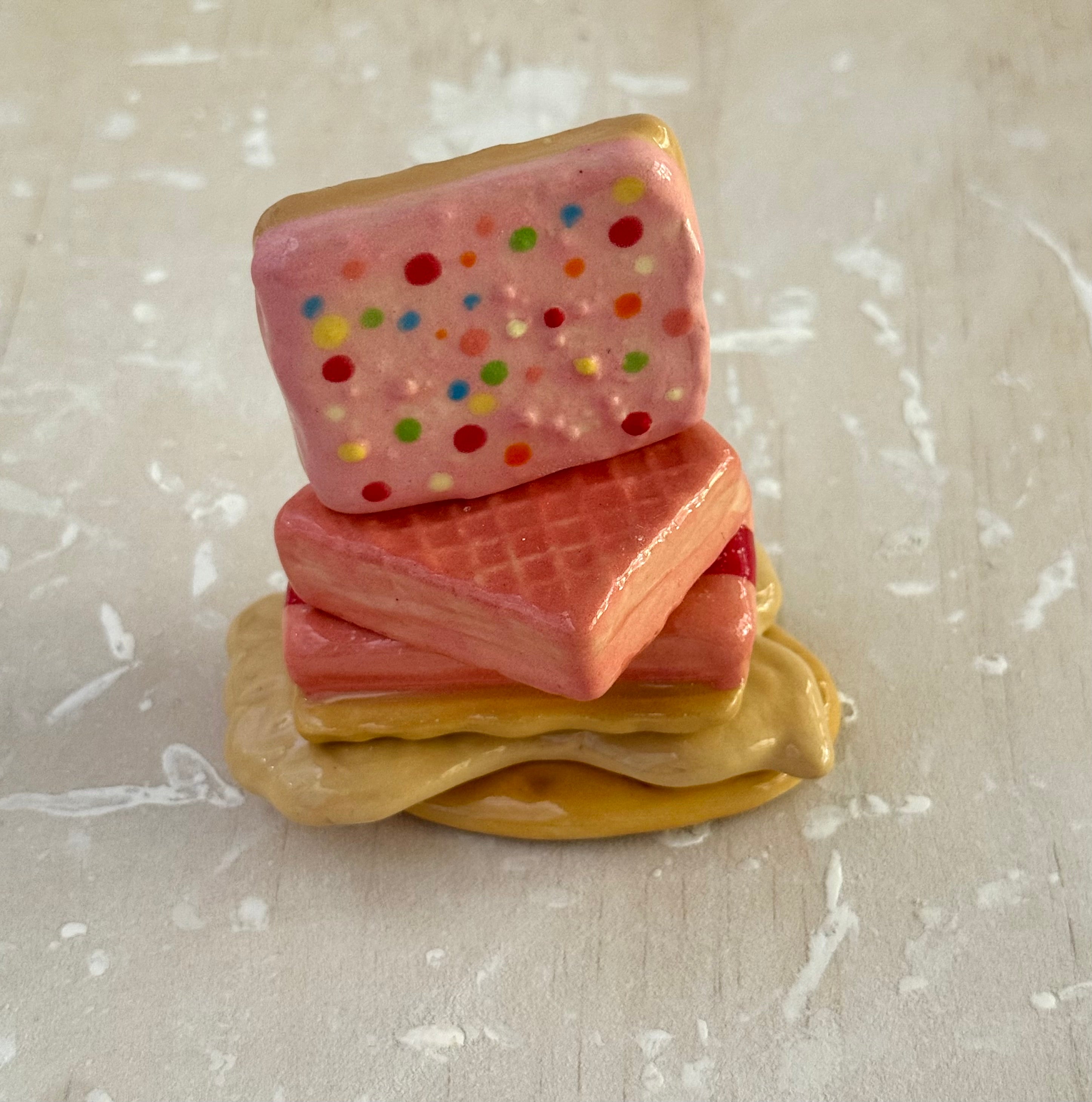 BISCUIT SET – JULYA HEGARTY